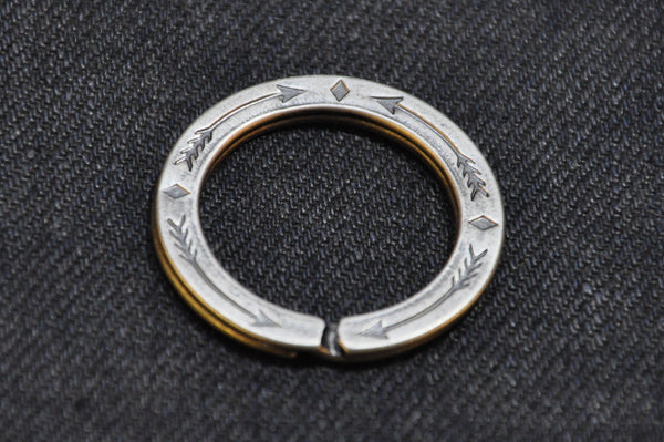 The Flat Head "Arrows" Iron Key Ring - CORLECTION