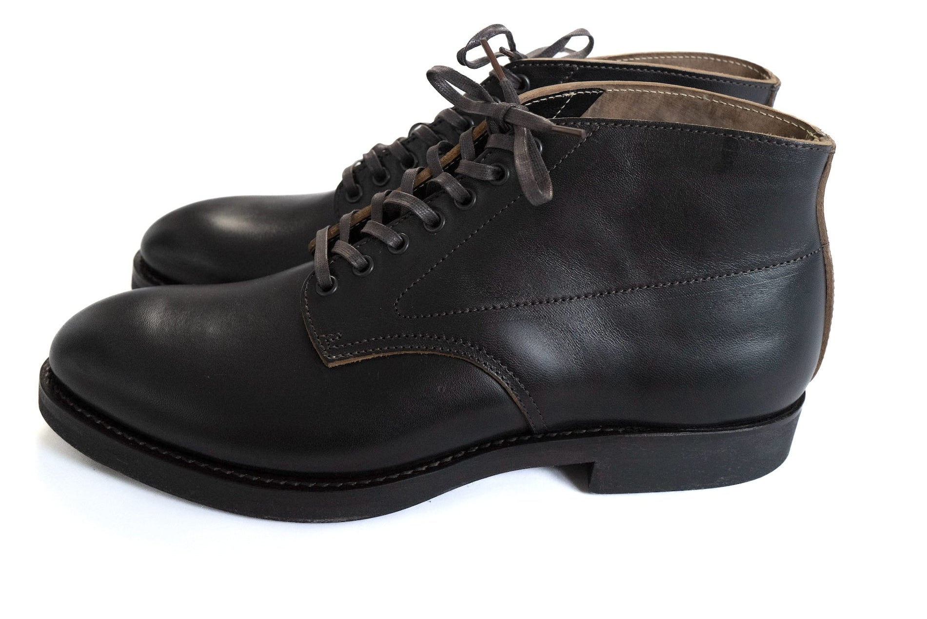 Skoob X CORLECTION Horsebutt Military Chukka Boots (Black Tea-Core)
