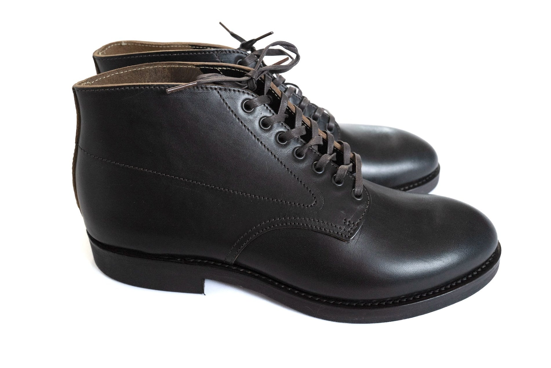 Skoob X CORLECTION Horsebutt Military Chukka Boots (Black Tea-Core)
