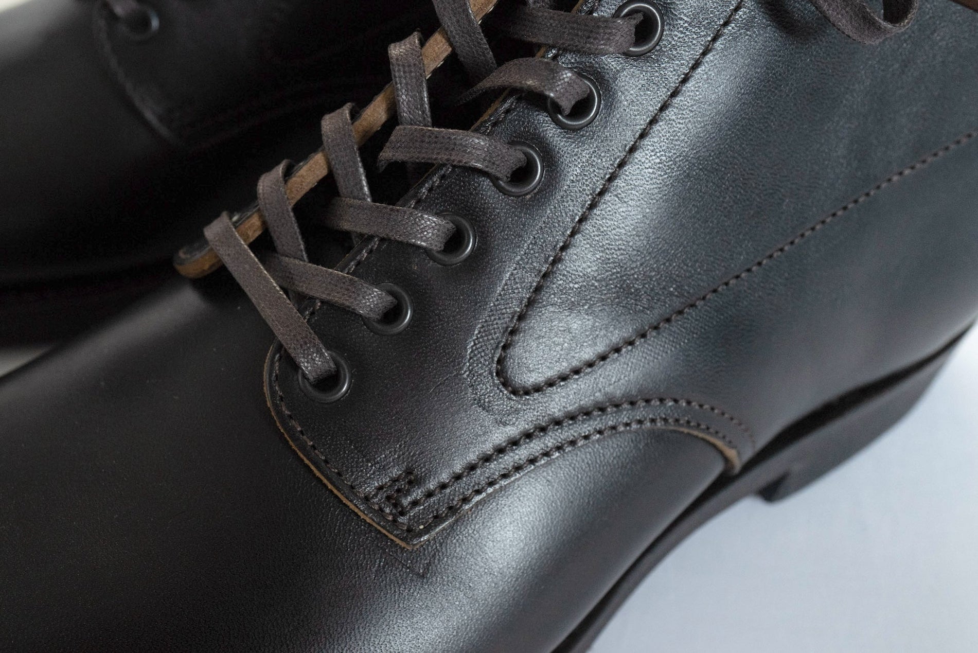 Skoob X CORLECTION Horsebutt Military Chukka Boots (Black Tea-Core)