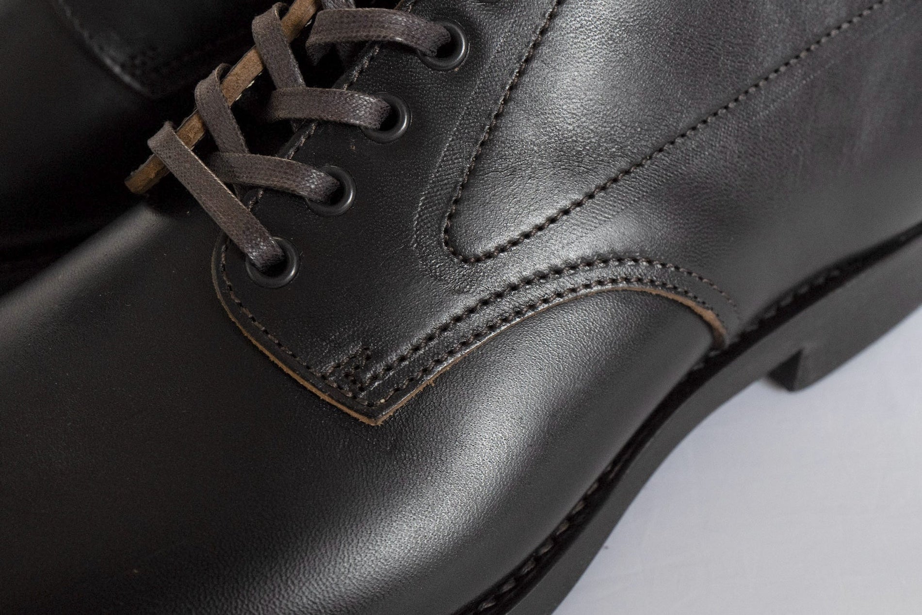 Skoob X CORLECTION Horsebutt Military Chukka Boots (Black Tea-Core)