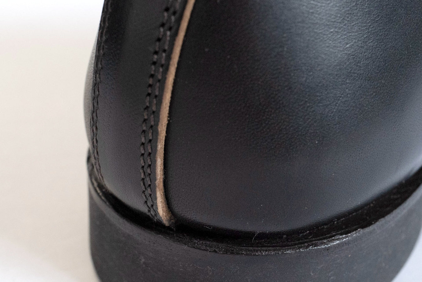 Skoob X CORLECTION Horsebutt Military Chukka Boots (Black Tea-Core)